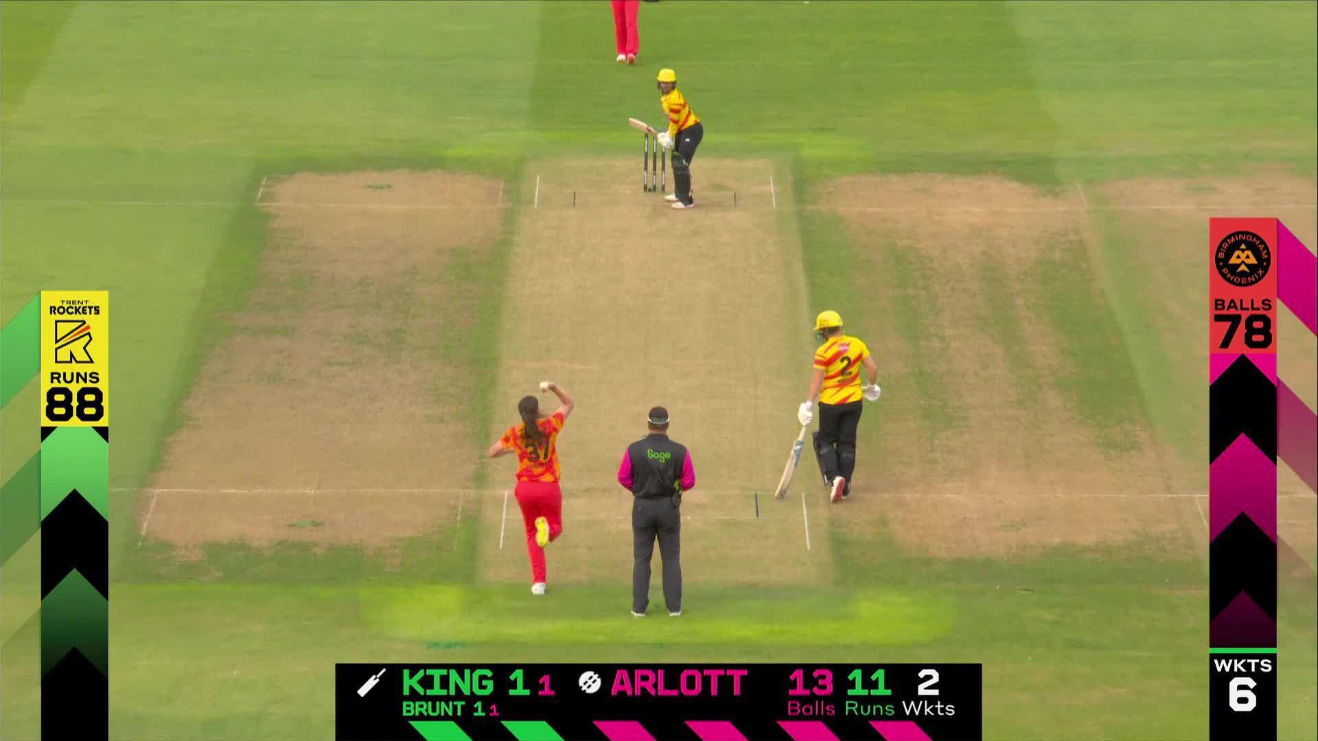 Sophie Devine takes stunning over the shoulder catch