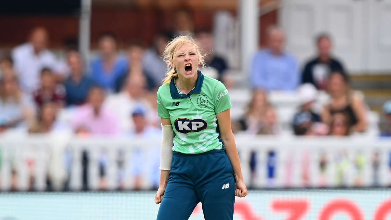 Another return catch for Sophia Smale!