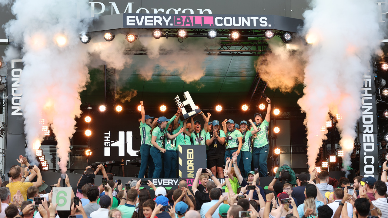 Oval Invincibles lift The Hundred 2022 trophy!