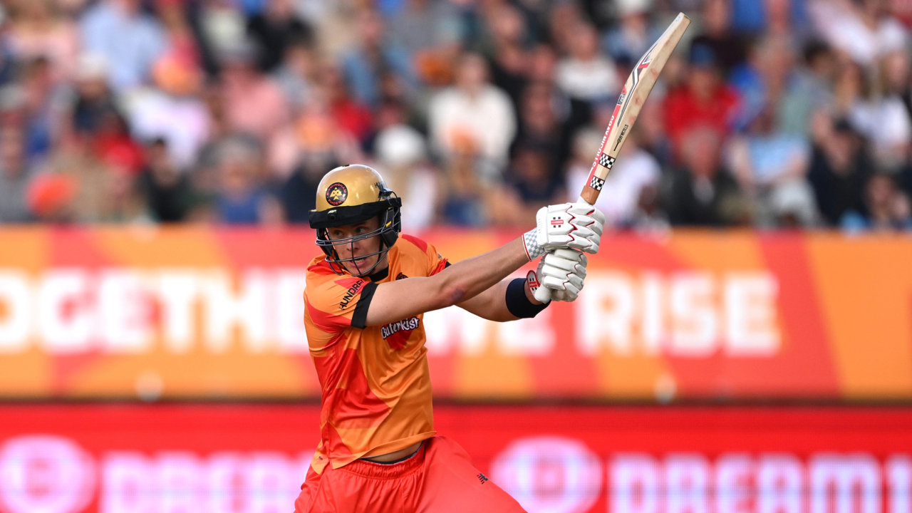 Jamie Smith's big six caught in the crowd