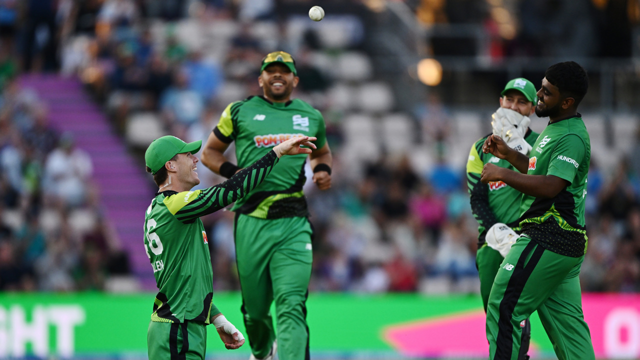 Finn Allen takes a superb diving catch