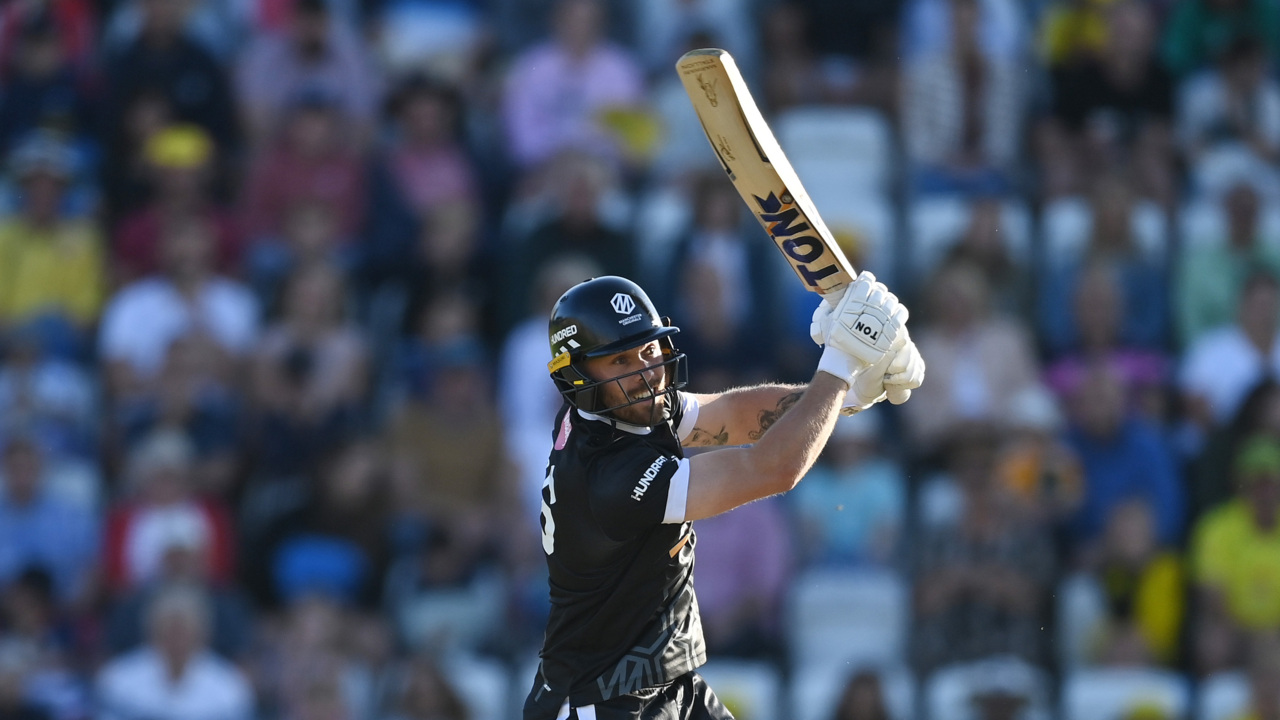 Phil Salt whacks seven boundaries in first 10 balls!