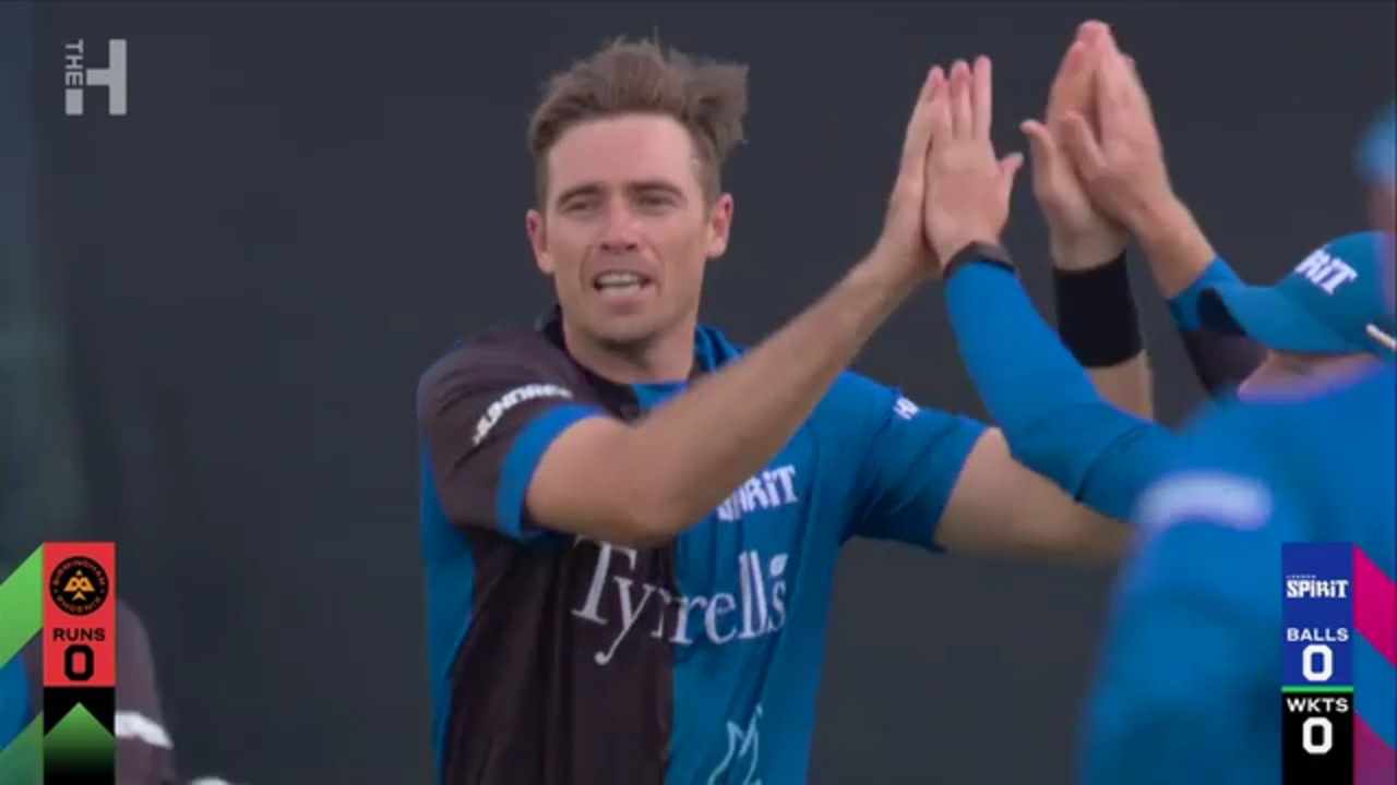 Tim Southee takes a wicket with his first ball in The Hundred!