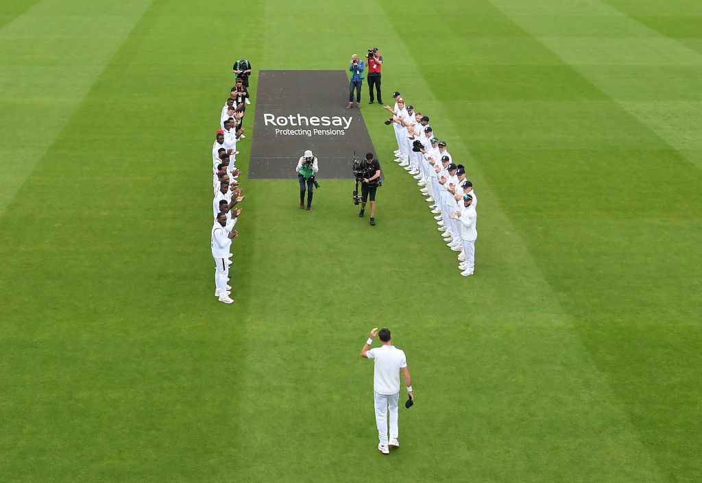 Anderson receives guard of honour on final day for England