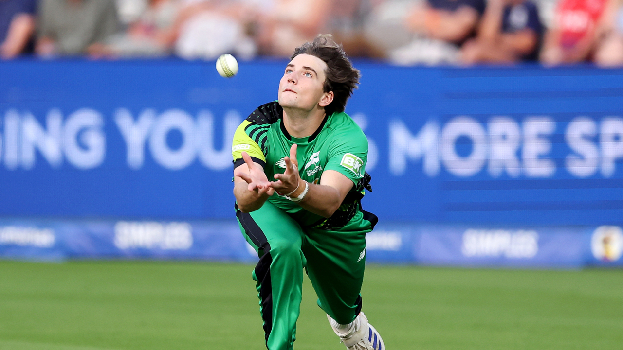 James Coles takes stunning diving catch