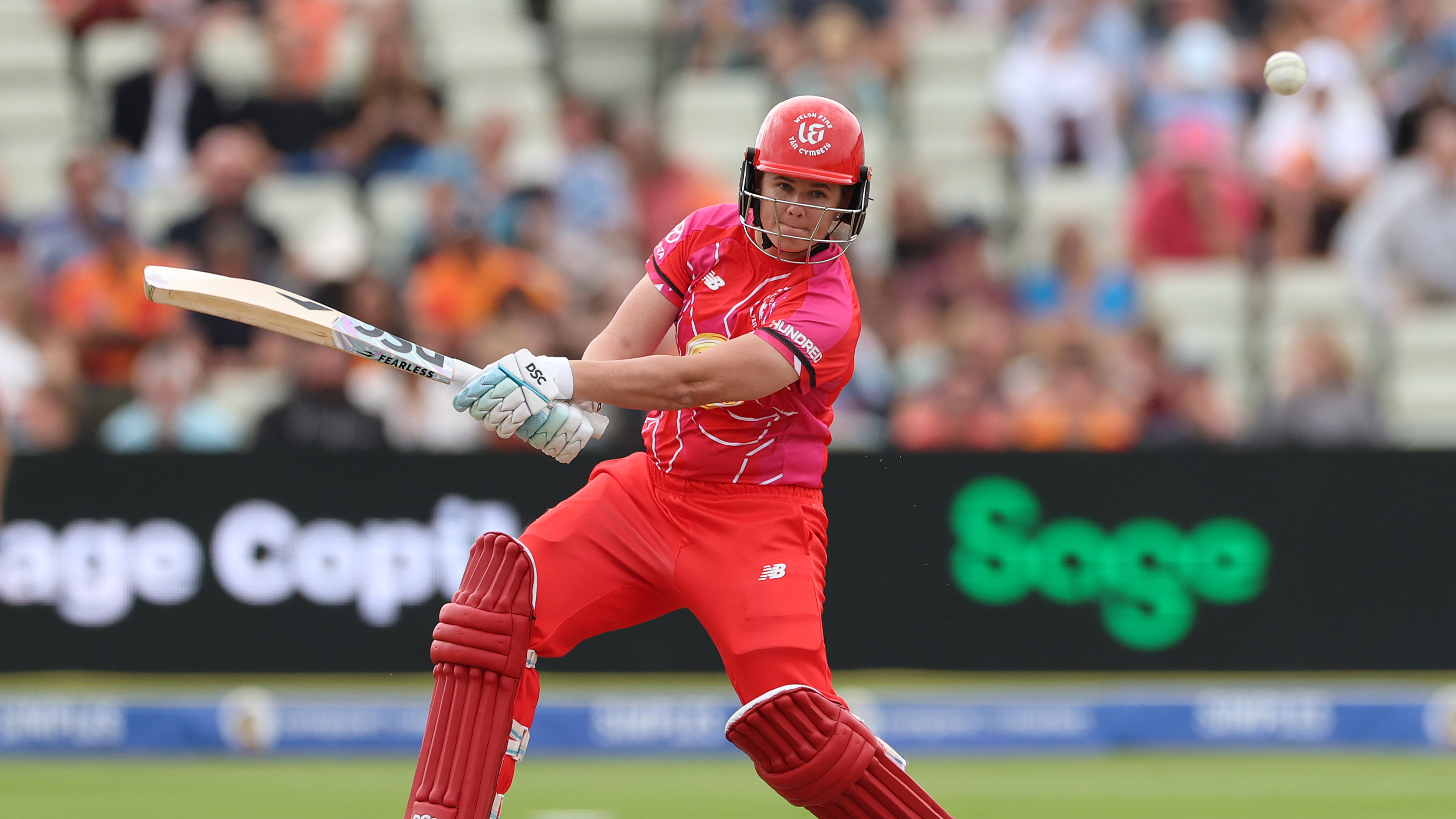 Jess Jonassen hits four sixes in a row!