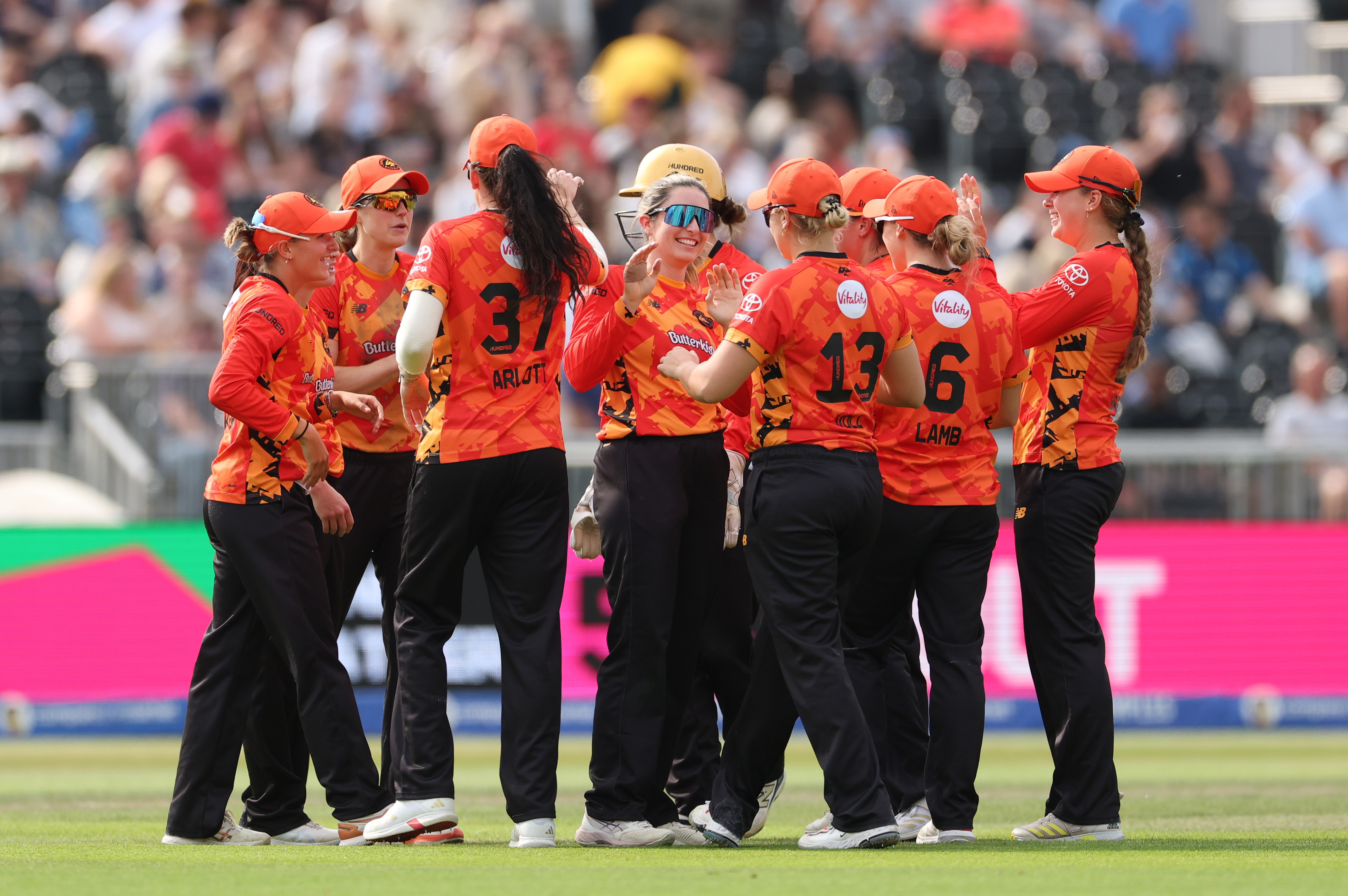 Emma Lamb's run out to dismiss Beth Mooney